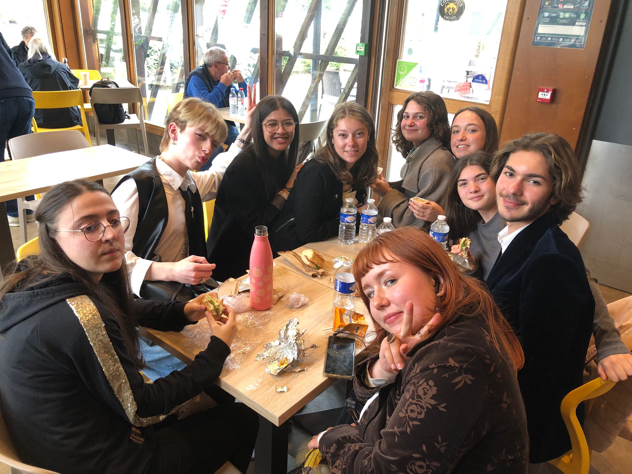 De nouvelles tenues des agents de la région créées par les élèves du ...